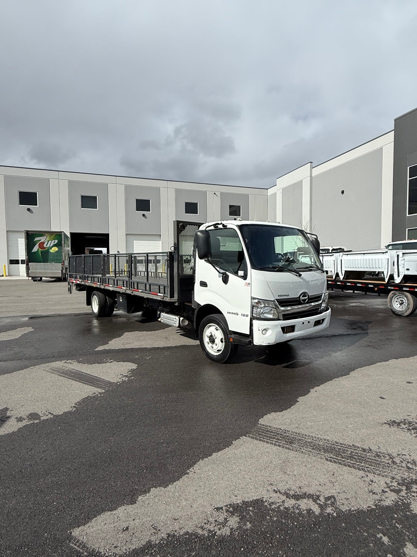 2020 Hino 195 22' Folding Sides Flatbed